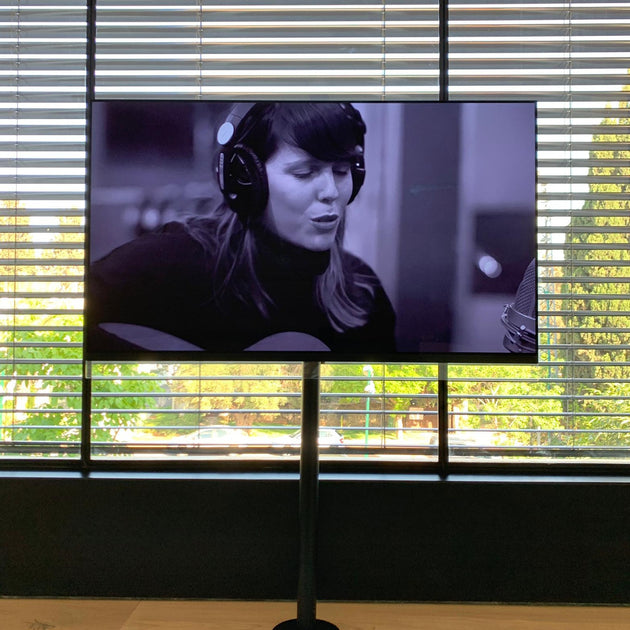 TV Floor Stand Black 77 – iConnect